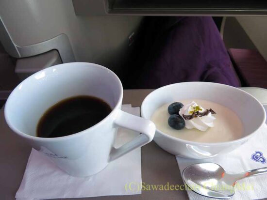 タイ国際航空TG643便成田発バンコク行きビジネスクラス搭乗記