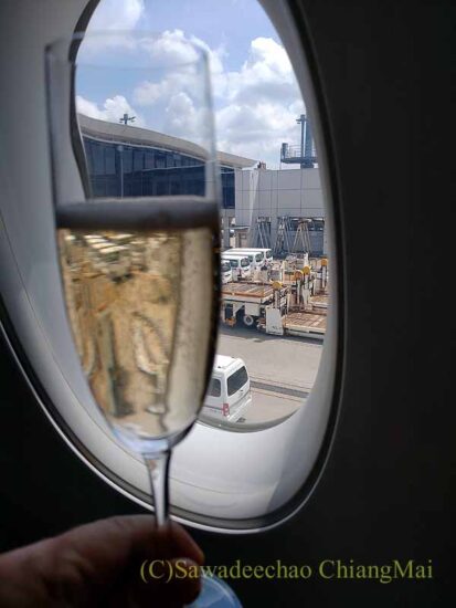 タイ国際航空TG643便成田発バンコク行きビジネスクラス搭乗記